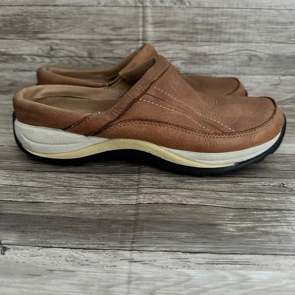 L.L. Bean | Shoes | Ll Bean Brown Womens Leather Clogs Mules Comfort ...